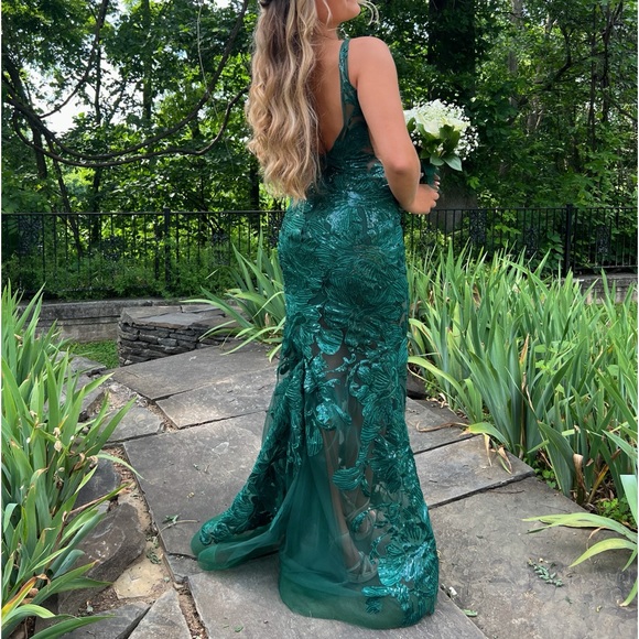 Dresses | Emerald Green Prom Dress Fits So Well And Is So Comfortable ...